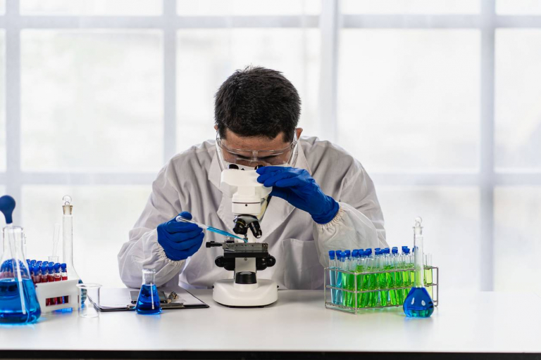 Le master en chimie : formation et débouchés - Formation et Orientation